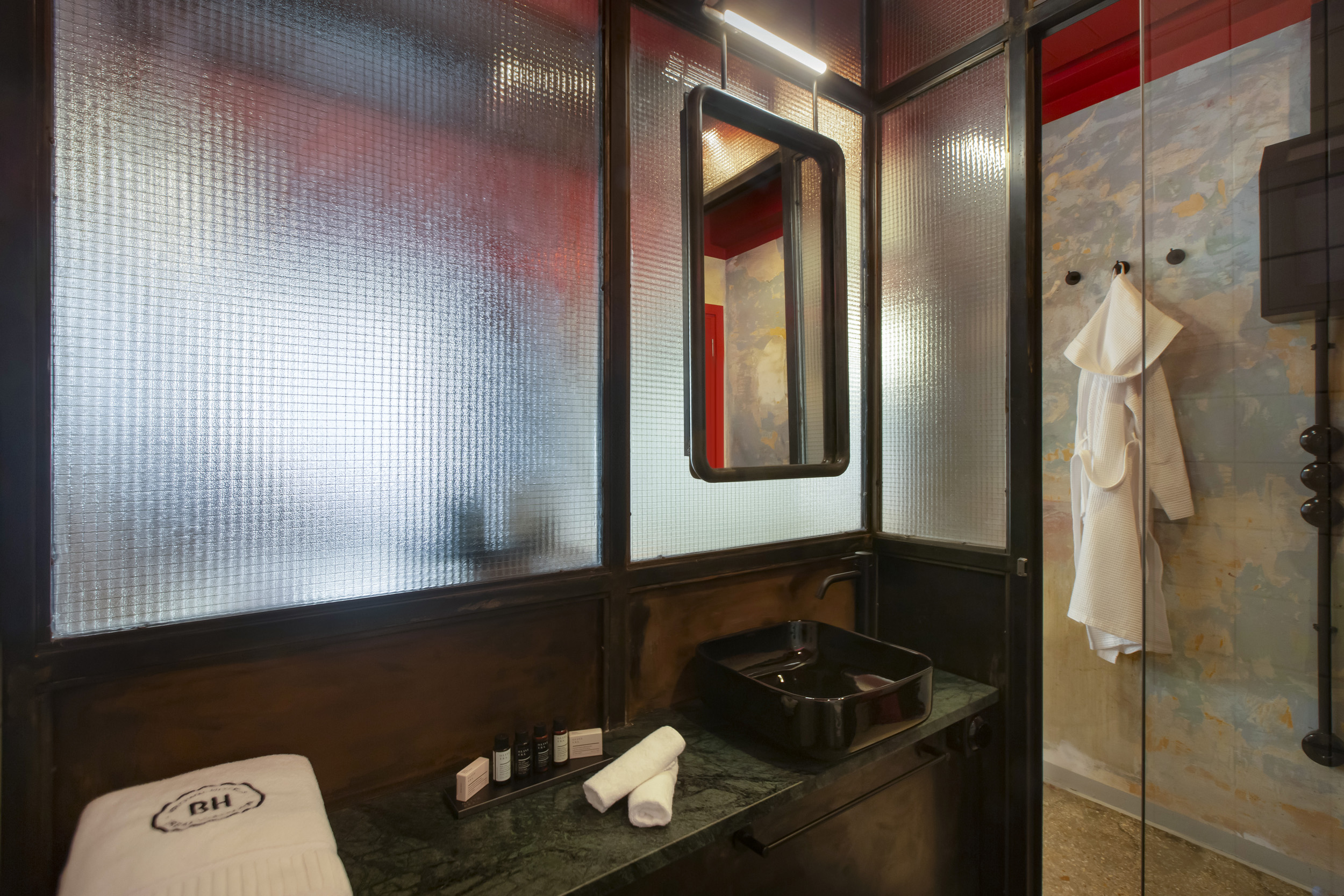 Dave Red Athens | Louisa Nikolaidou Photography